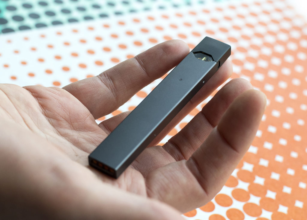 JUUL-in-hand - HealthyU